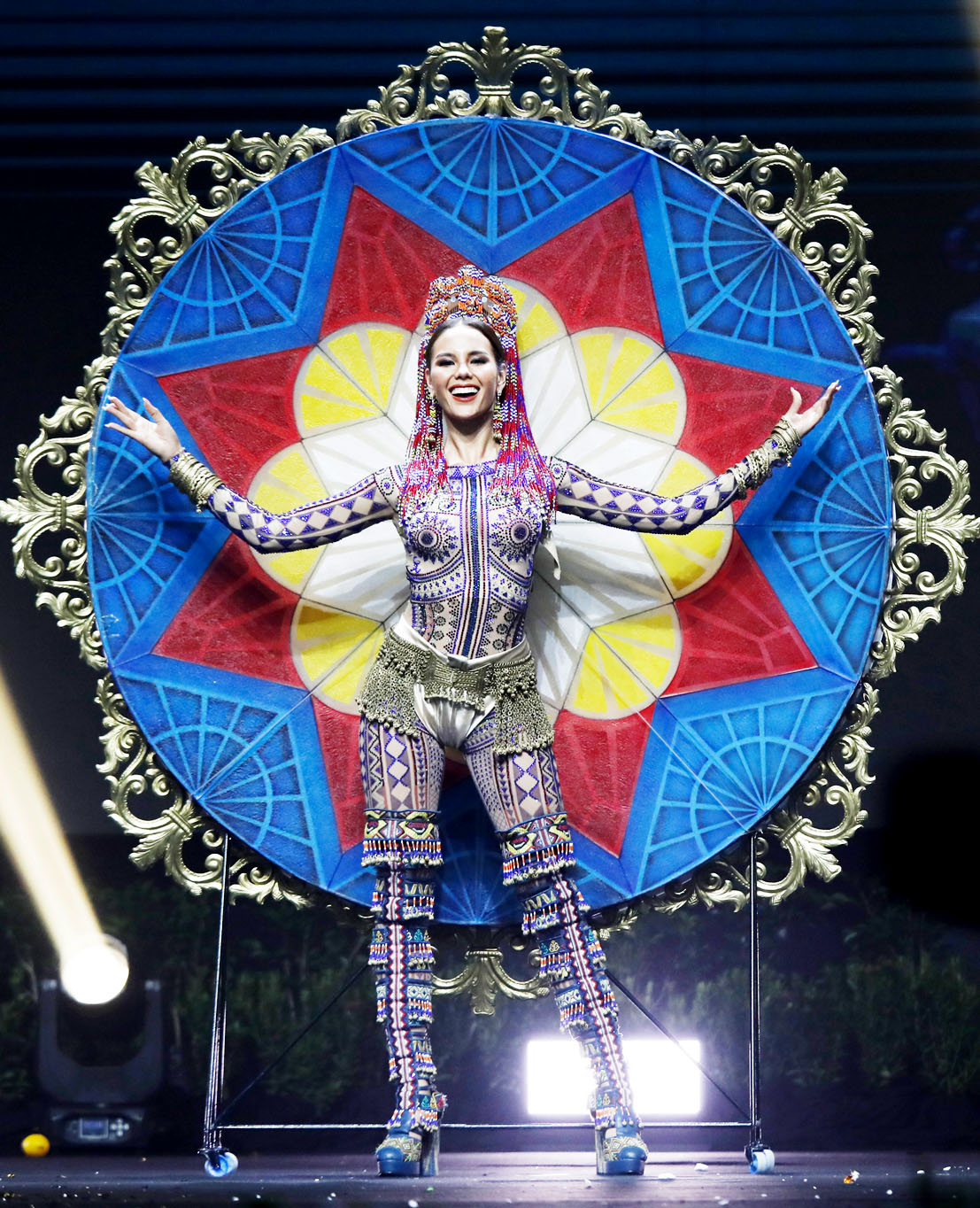 Catriona Gray shines in Miss U costume parade – Tempo