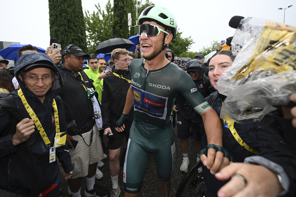 Italian sprinter Milan powers to 2nd stage triumph at Tour de France ...