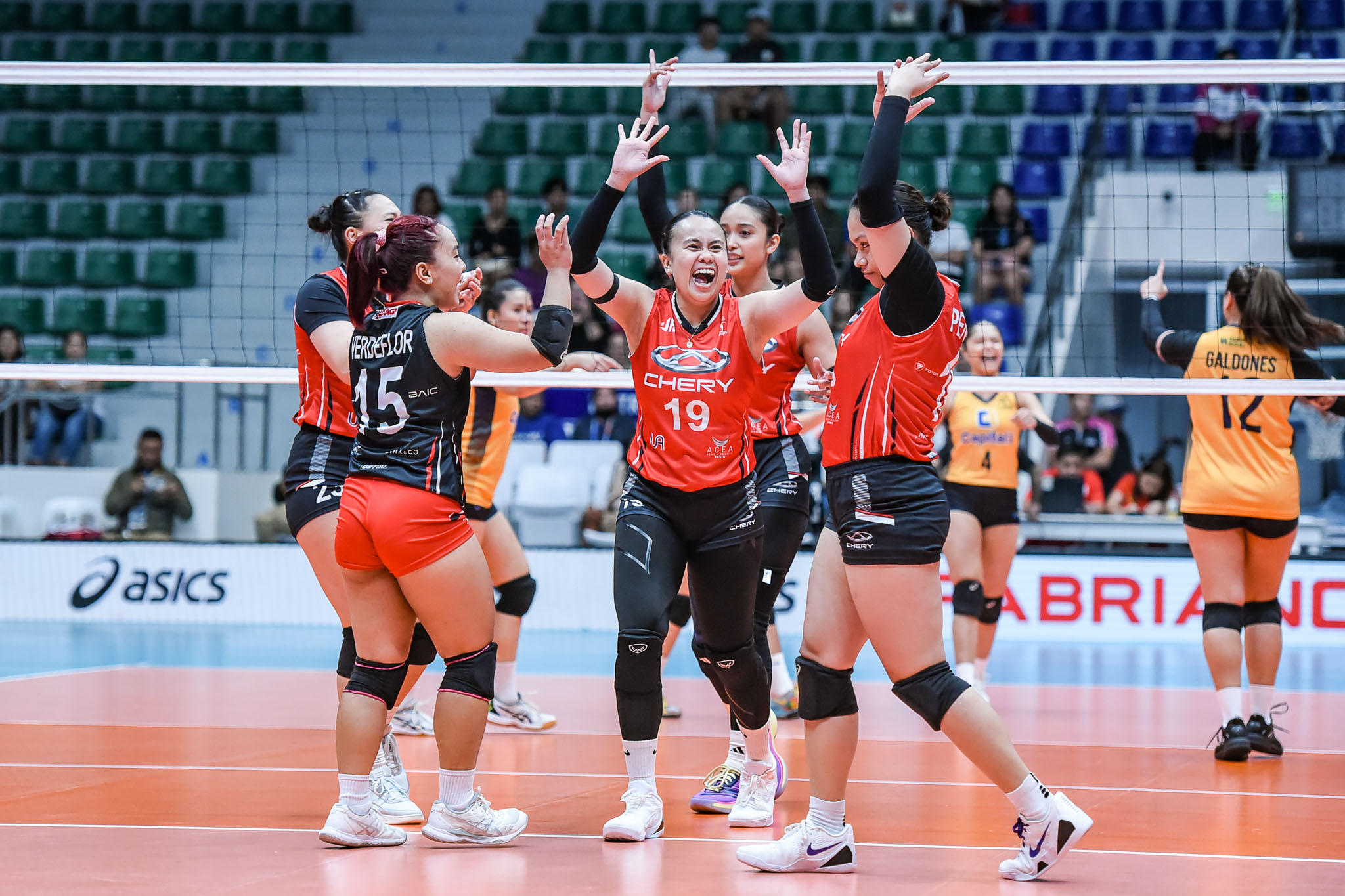 Robles shines as Crossovers outlast Chargers – Tempo