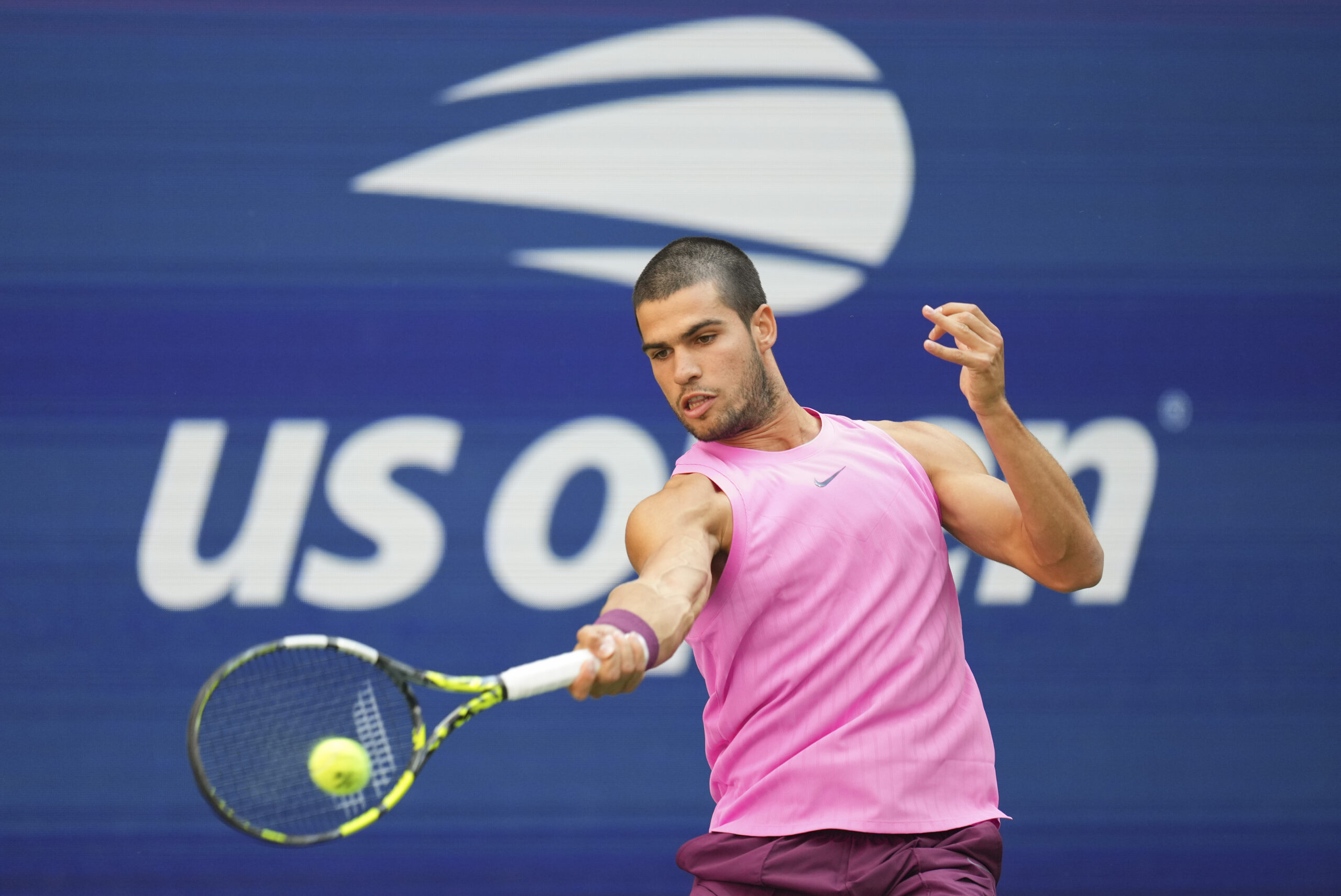 Alcaraz strikes back at Djokovic, books 3rd consecutive Grand Slam ...