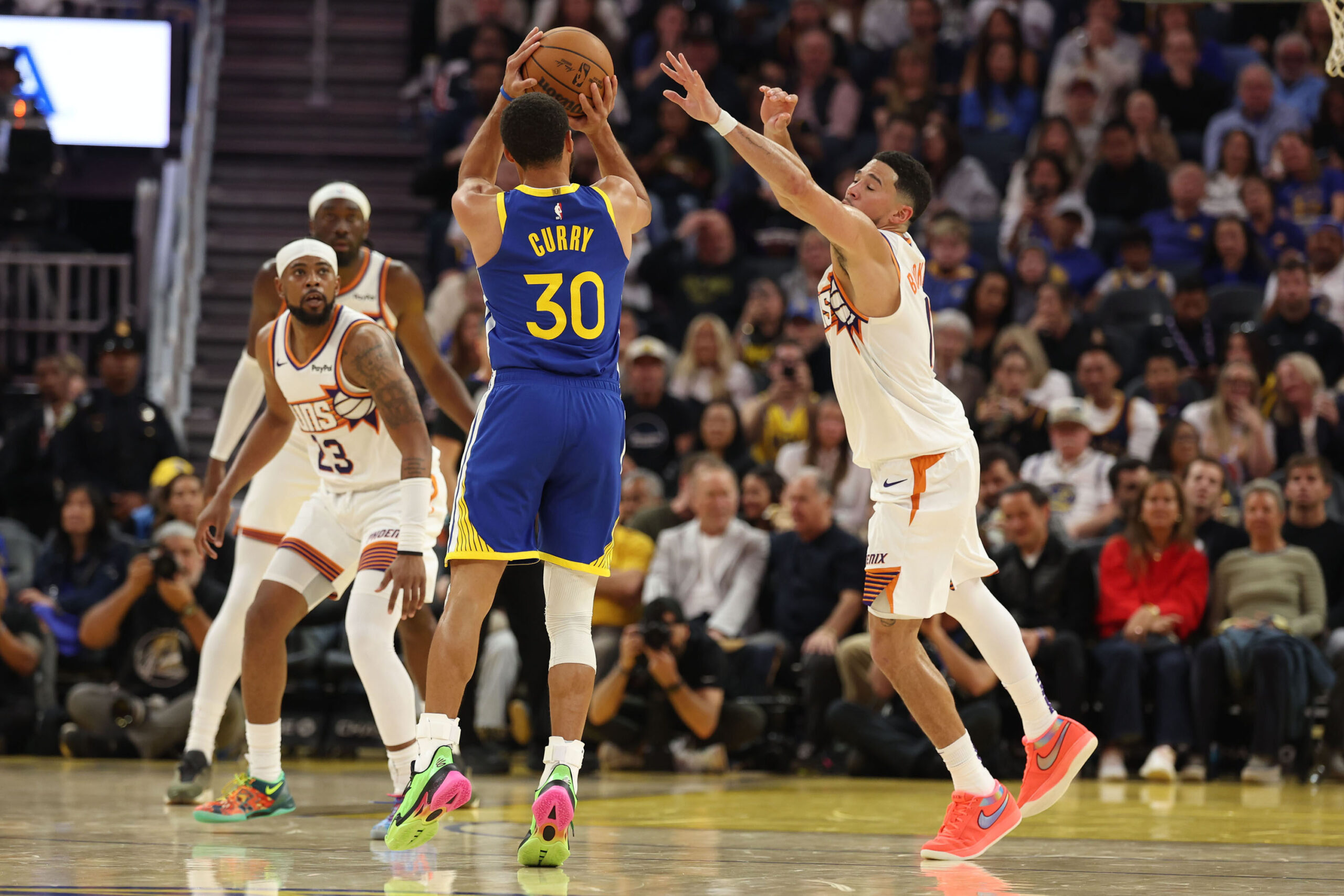 Curry highlights 28-point performance with 5 triples as Warriors ...