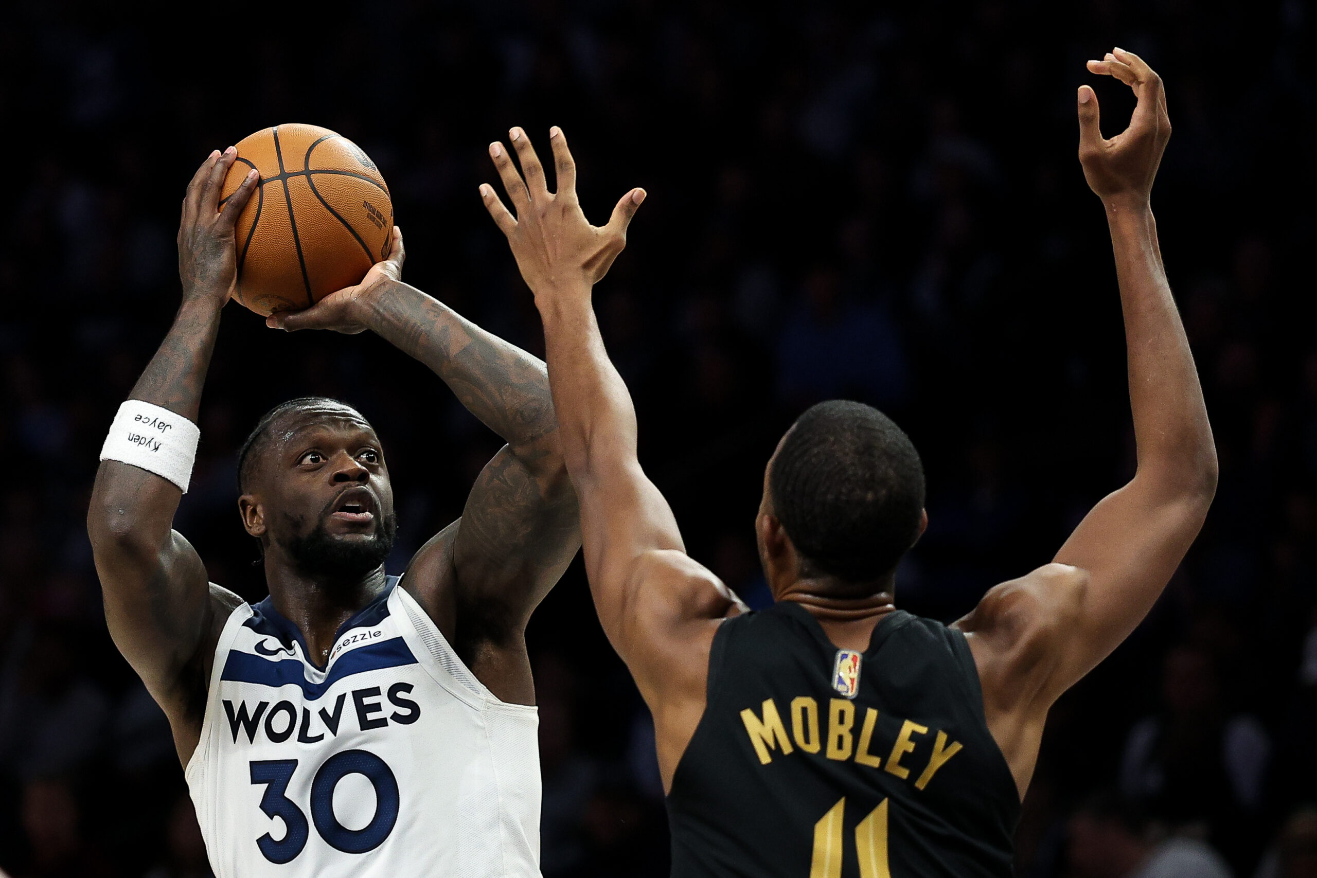 Randle delivers as T-Wolves down Cavs to notch fourth consecutive ...