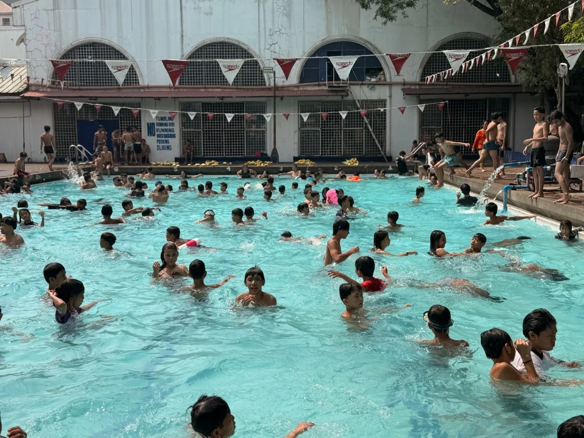 ‘Ang init!!’: Manileños enjoy free access to city pools – Tempo