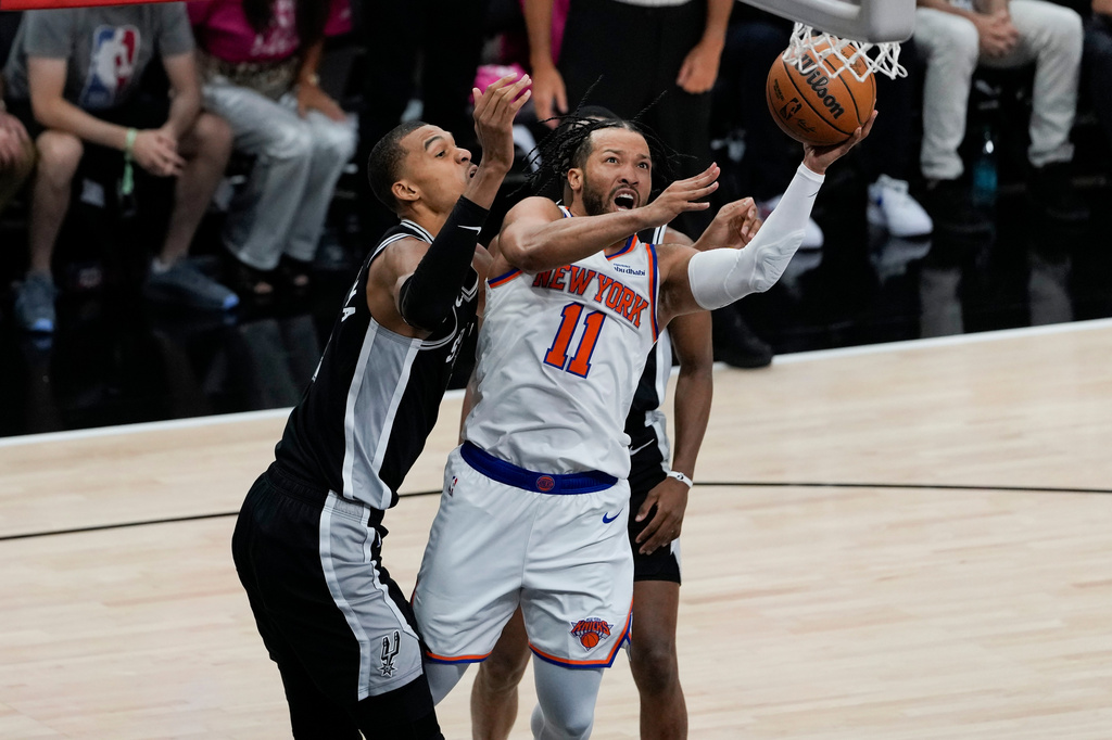 Brunson takes charge as Knicks post late 11-0 run to take Game 1 ...